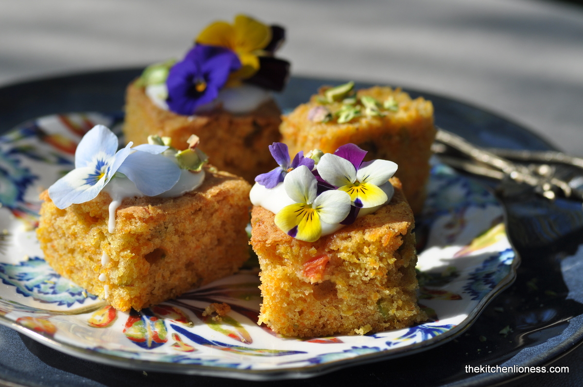 The Kitchen Lioness: A Pretty little Carrot Cake in June