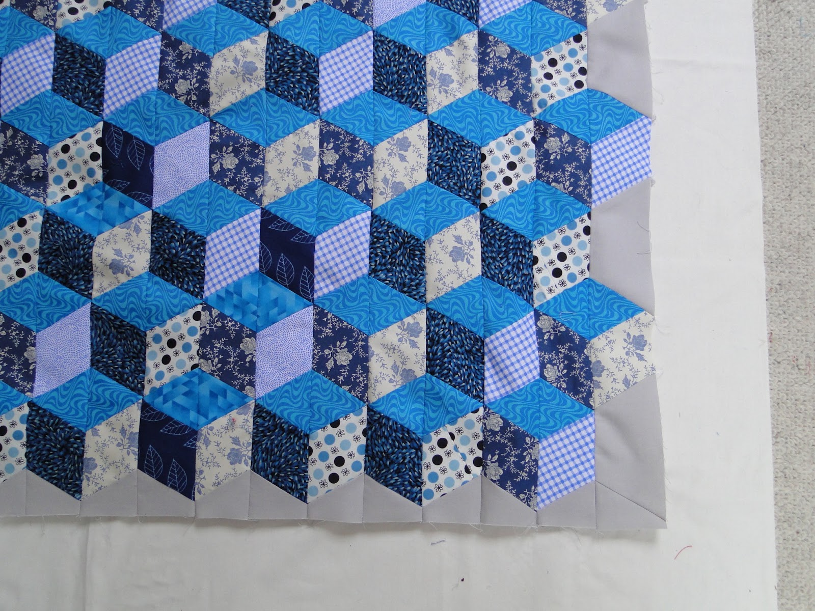 Nessa's Place: Tumbling blocks Quilt