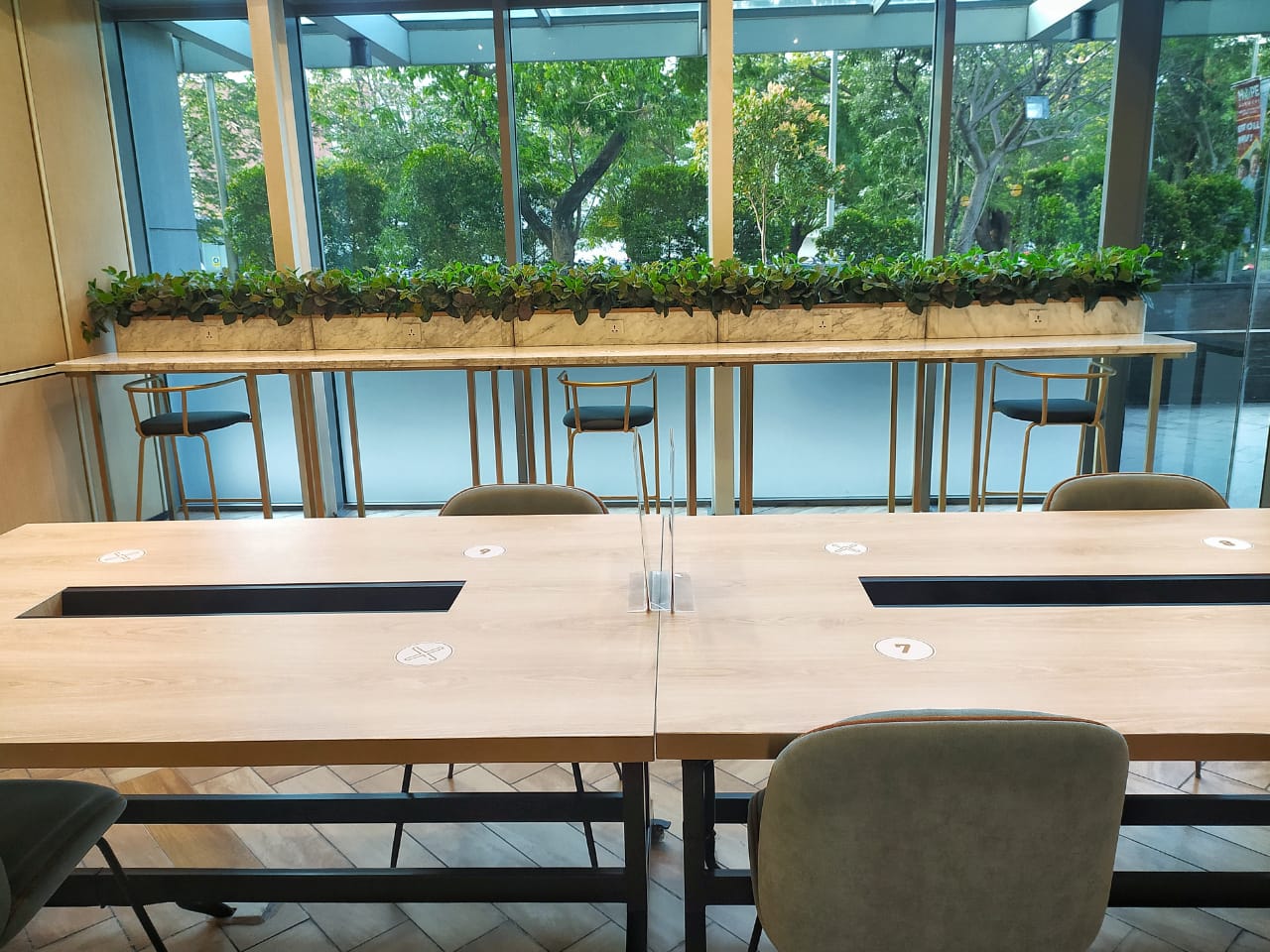 Pengalaman Kerja di Coworking Space GoWork Lippo Mall Puri: Nyaman ...