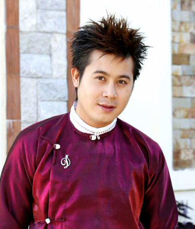 Nay Toe: Myanmar Famous Actor Nay Toe's Academy Fashion in 2010