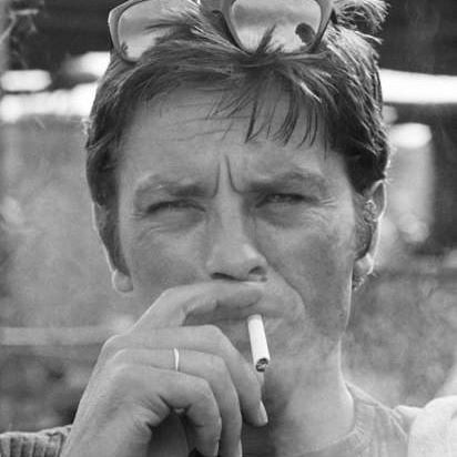 ALAIN DELON: HUMO. FUMATAS. SIGNAUX DE FUMÉE. SMOKE