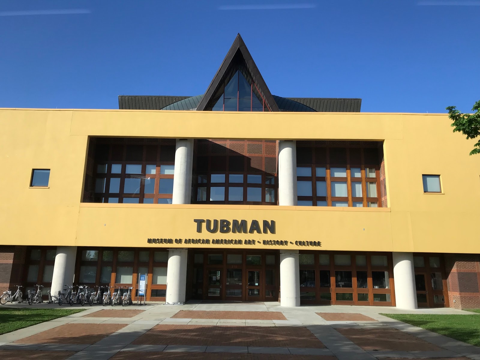 Weird, Wacky and Wild South: Bury me with a spirit jug: viewing African ...