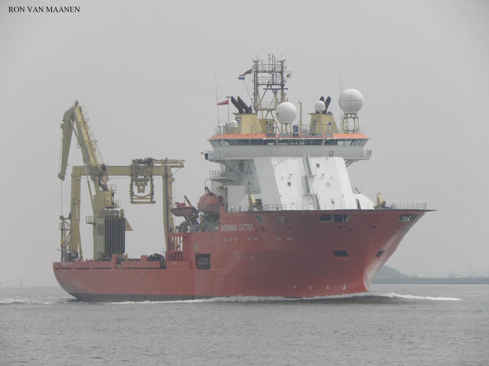 WARSHIPSRESEARCH: Norwegian pipe lay crane vessel Normand Cutter 2001-