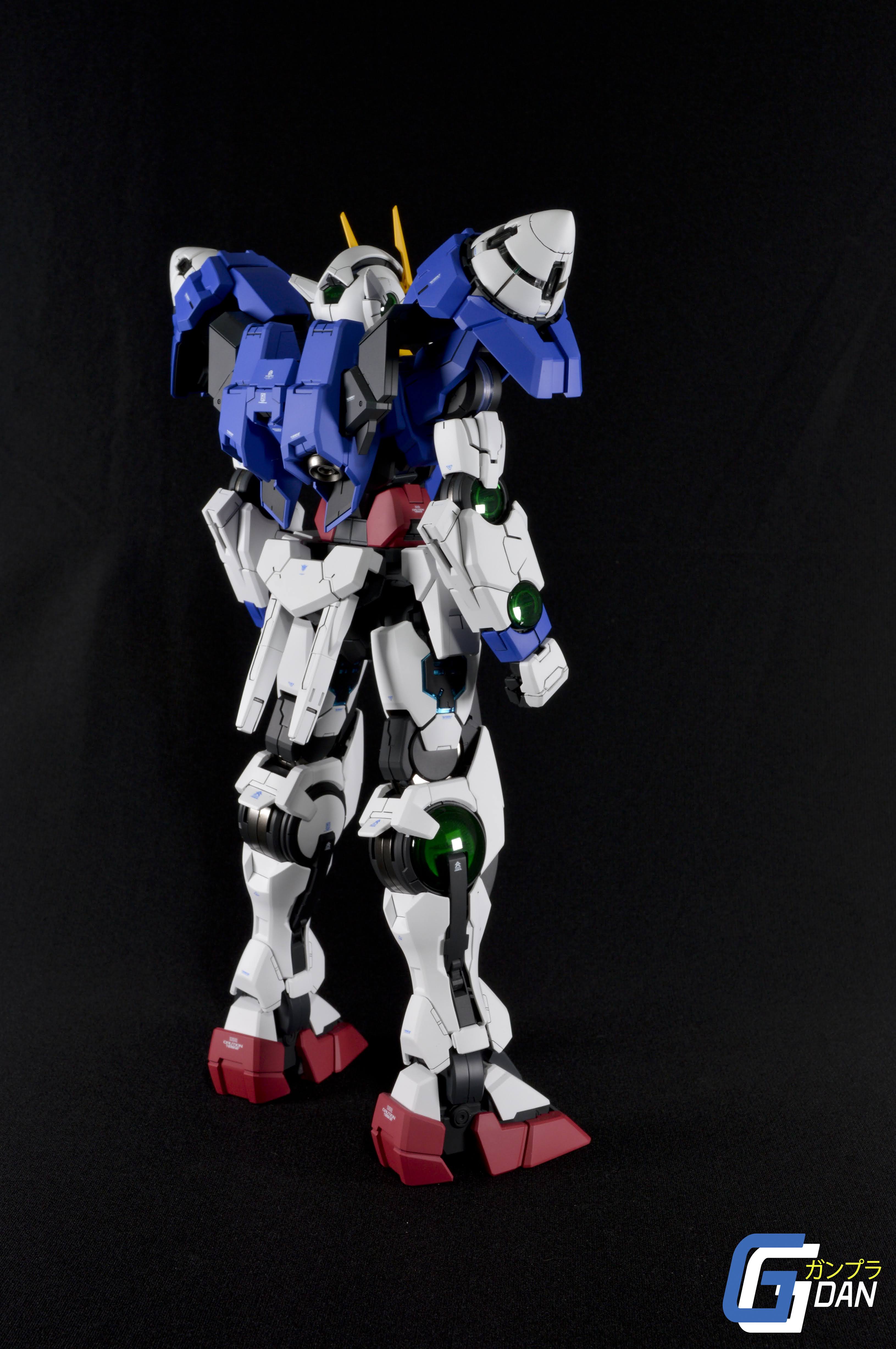 Perfect Grade Gundam 00 Raiser
