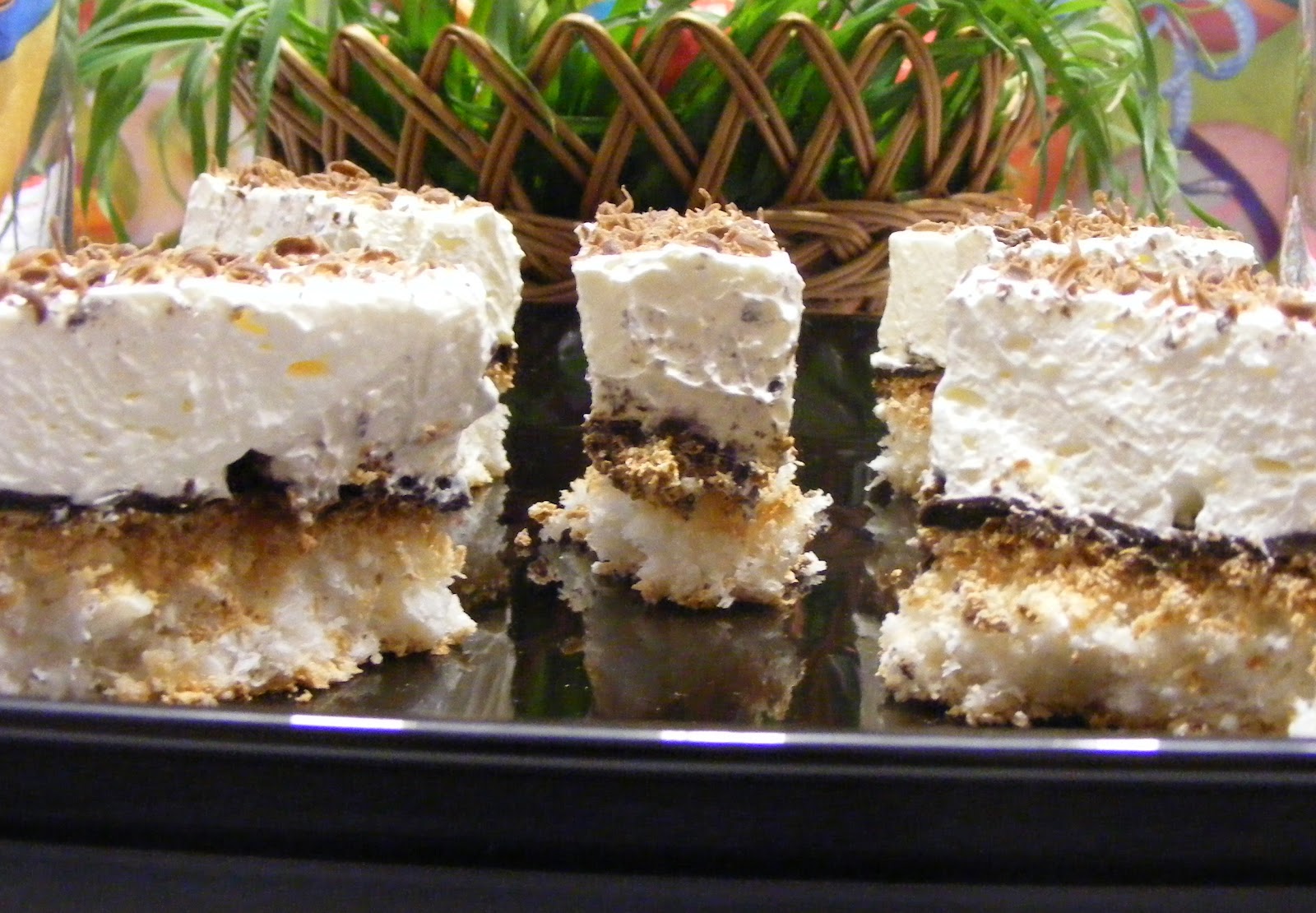 SORINA'S KITCHEN: PRAJITURA CU COCOS SI CREMA DE VANILIE