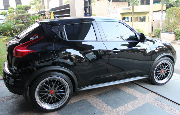 Info Modifikasi Mobil Nissan Juke Hitam Terbaru | Si Momo