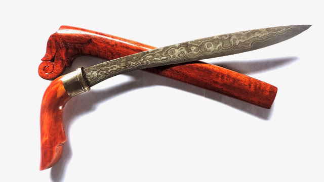 Berbagai Macam Bentuk Badik - Badik Pamor