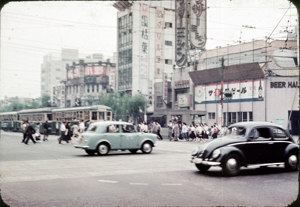 20 Rare and Wonderful Color Photographs Capture Daily Transport in ...