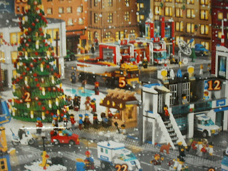 Toy A Day: #700 of Year 2 Lego 7553 City Advent Calendar Day 5