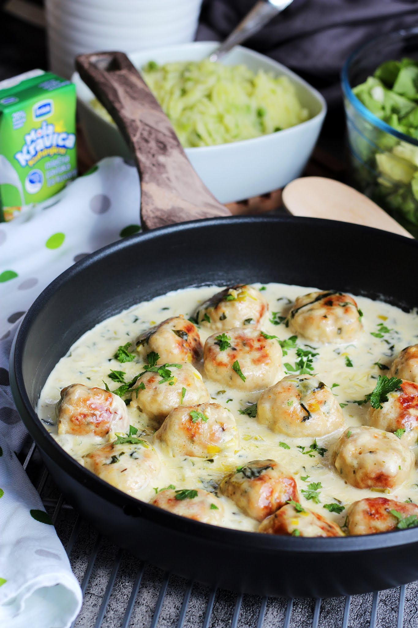 Jekin Kapric : Ćufte u kremastom sosu od pavlake