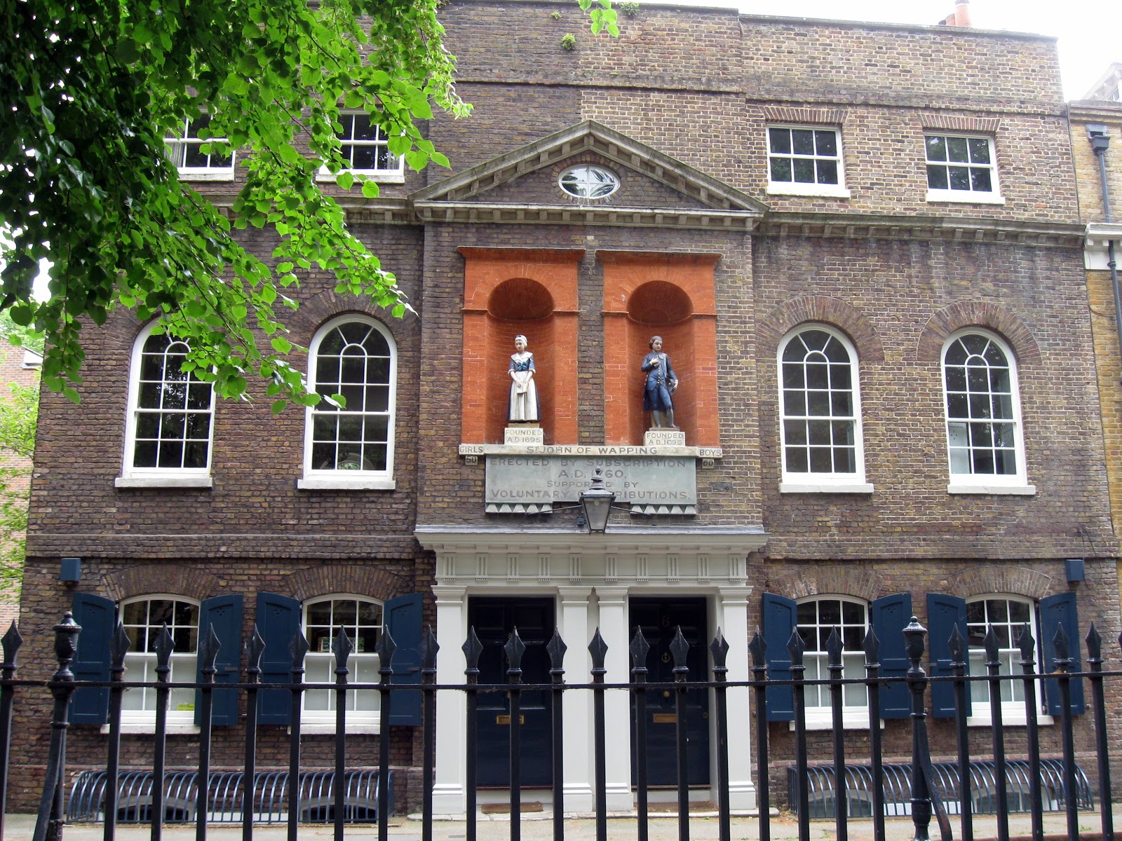 Untroubled Travel : Wapping Walking Tour