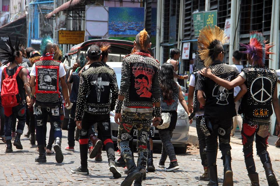 LOCK 'N' LOLL STARS: THE REBEL RIOT MI BUDA Y MI RELIGION ES EL PUNK