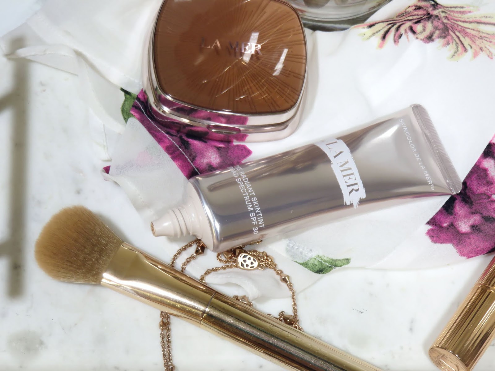 | Review | La Mer The Radiant SkinTint SPF 30