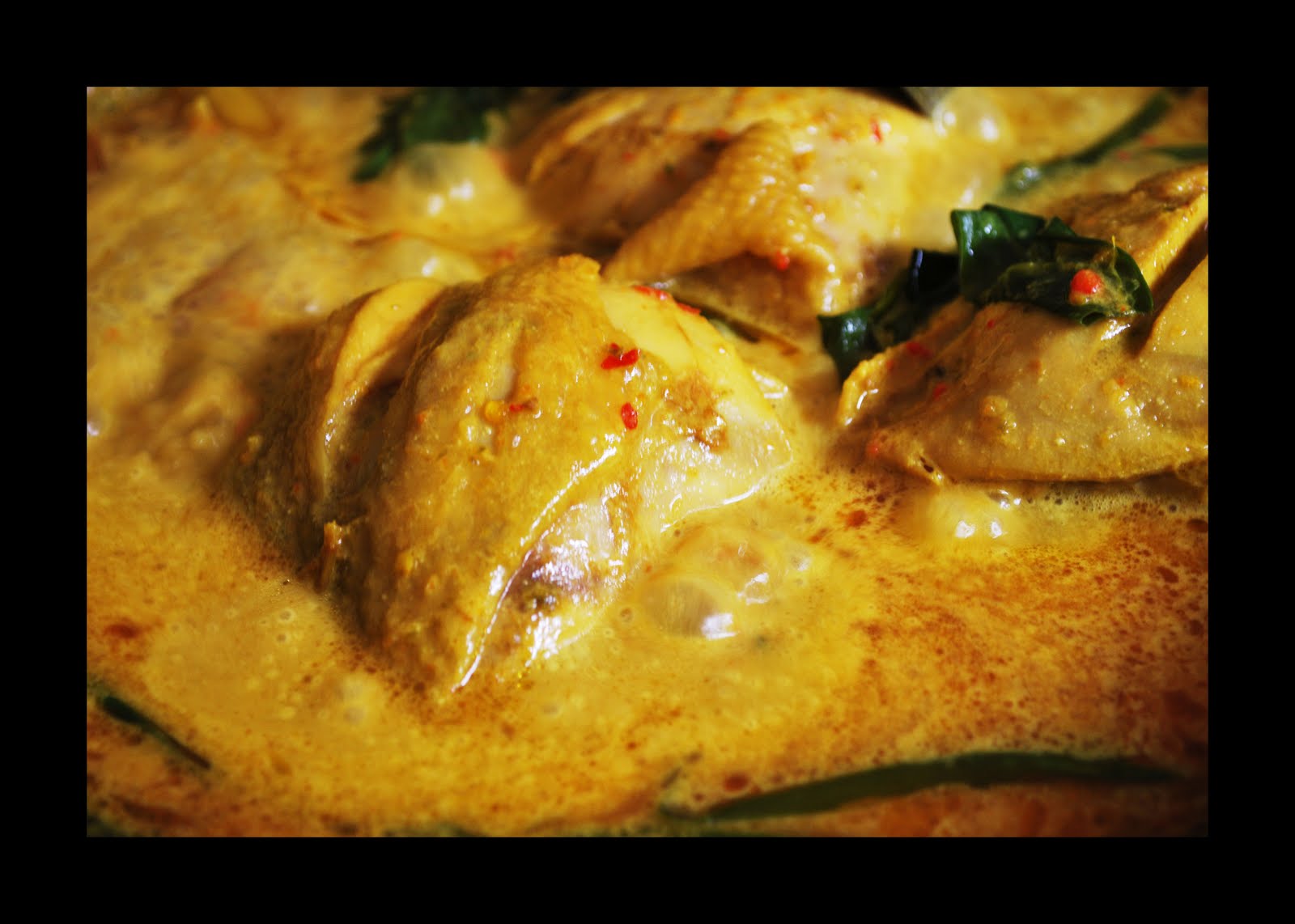 WHAT'S GOING ON?: Ayam Masak Lemak Cili Api ..Meletupppp!!