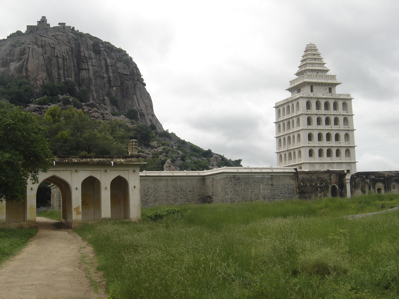Tamilnadu Tourism: Gingee Fort, Gingee (Senji)