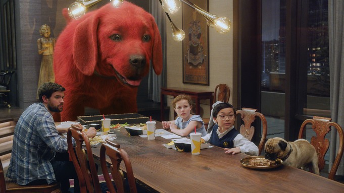 [Review] Clifford The Big Red Dog: Keseruan Manusia Bertemu Dengan ...