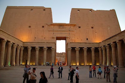 10 Kuil Mesir Kuno yang Menakjubkan | WARNA-WARNI