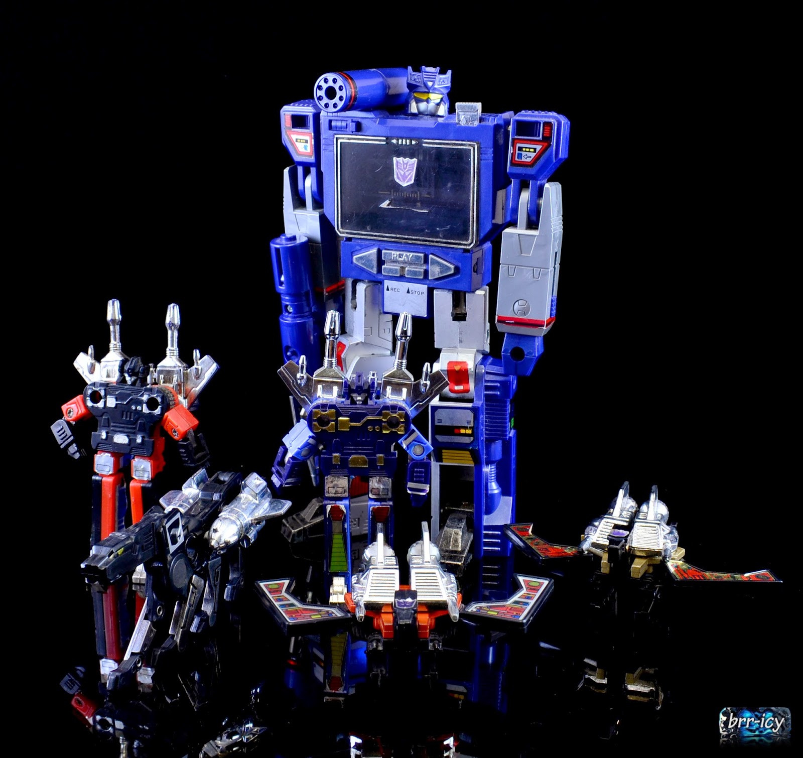 Brr-icy's Transformers Reviews: Soundwave and the 1984 Cassettes