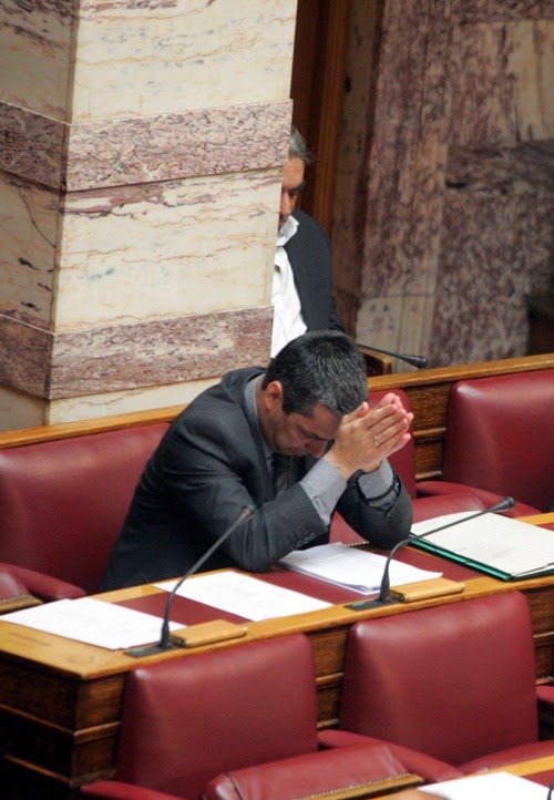 "ΕΓΩ ΠΑΡΕΑ ΘΑ ΚΑΝΩ ΜΕ ΤΟΝ ΠΟΝΟ ΜΟΥ... ΜΗ ΜΟΥ ΜΙΛΑΤΕ ΑΦΗΣΤΕ ΜΕ ΜΟΝΟ ΜΟΥ ...