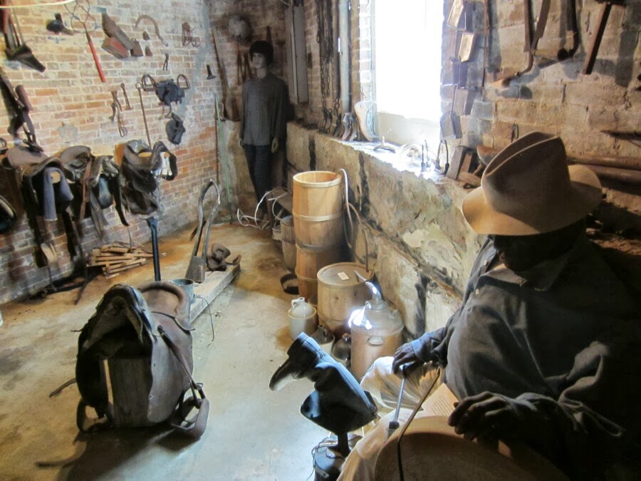 Bird's Yellow House: Antebellum Octagon Hall