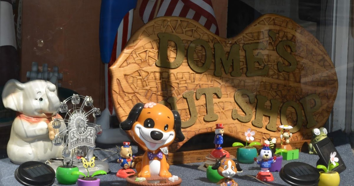 Spotted in Lima: Dome's Nut Shop - Window Display, 2019