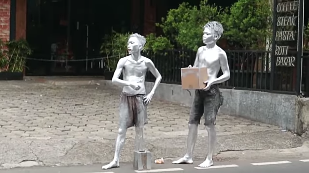 Manusia SILVER Juga Manusia Biasa - LAPAK MOBIL DAN MOTOR BEKAS