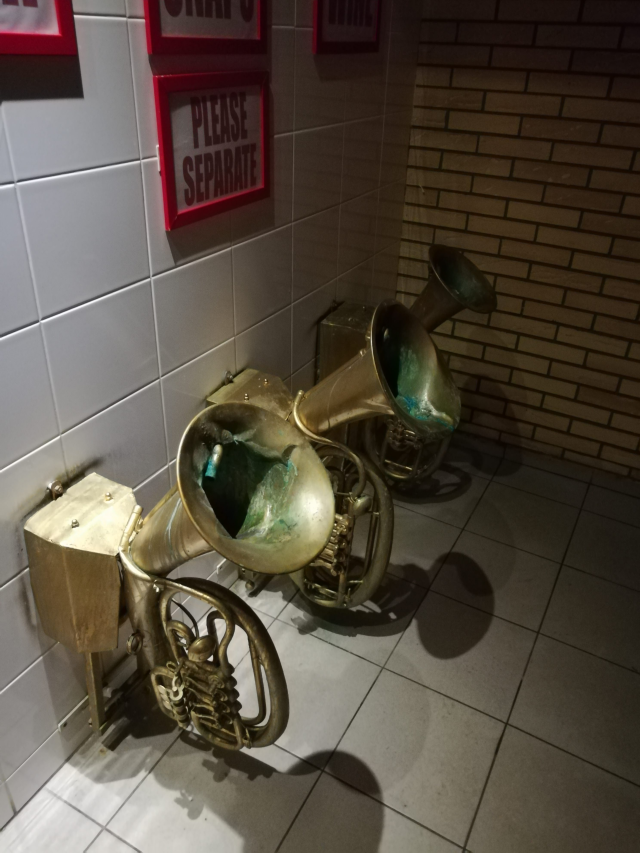 MFS-The Many Faces of Art and Design: Creative Music-related BATHROOM ...