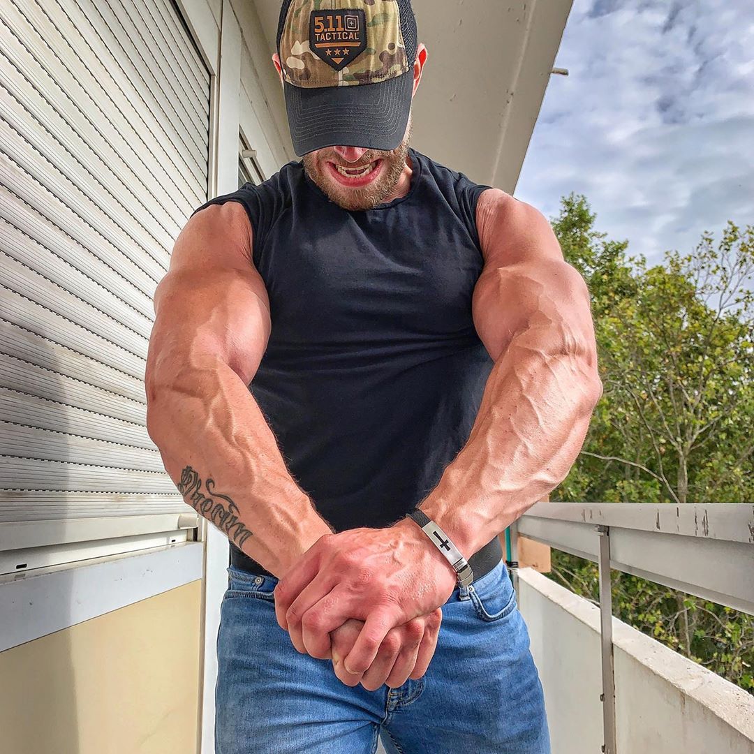 the beauty of male muscle: Gary