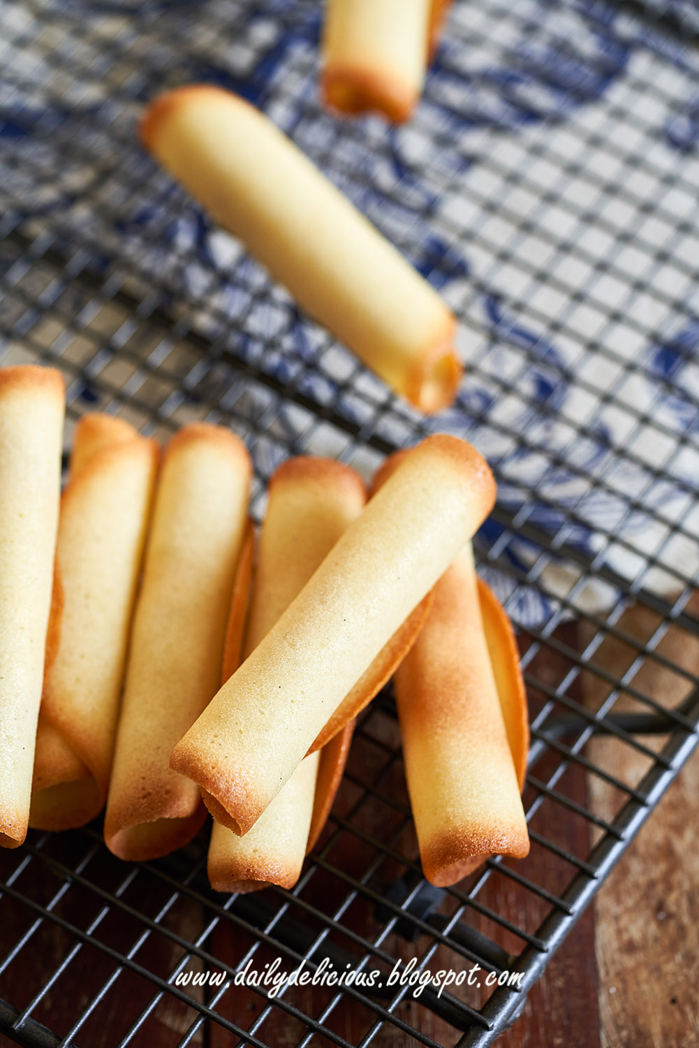 dailydelicious thai: คุกกี้บุหรี้: Cigarette Cookies