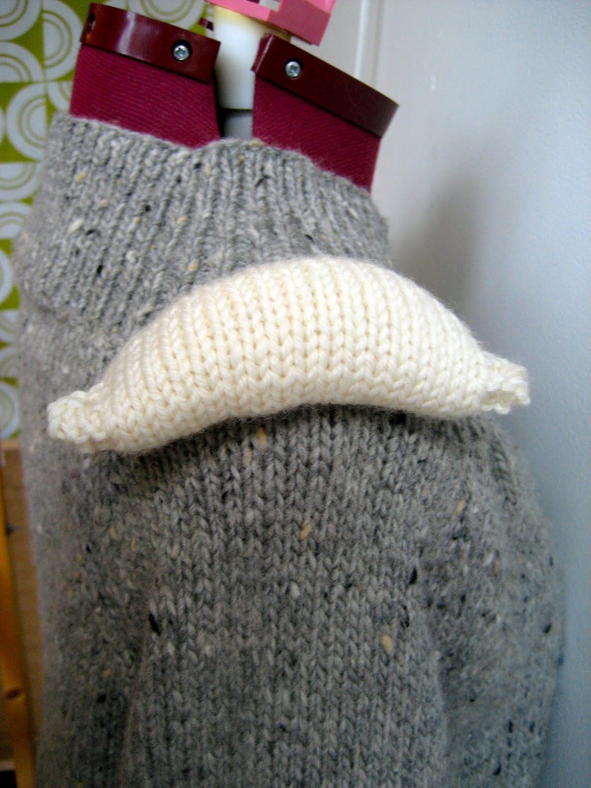 My Amphetamines & My Purls: Choosing & Placing Knitted Shoulder Pads