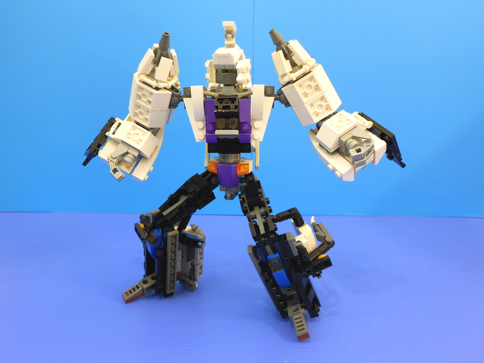 Alanyuppie's LEGO Transformers: LEGO "Fall of Cybertron" Snapdragon