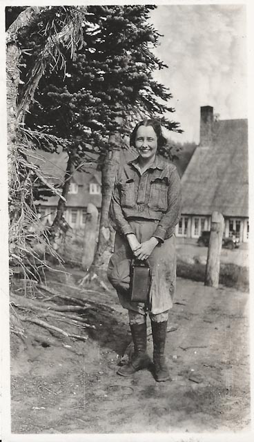 Lost & Found Photographs of Women With Cameras ~ Vintage Everyday