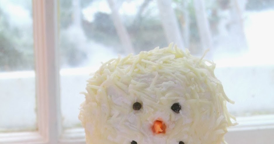 Cute and Yummy Snowman Cheeseball - Crafts a la mode