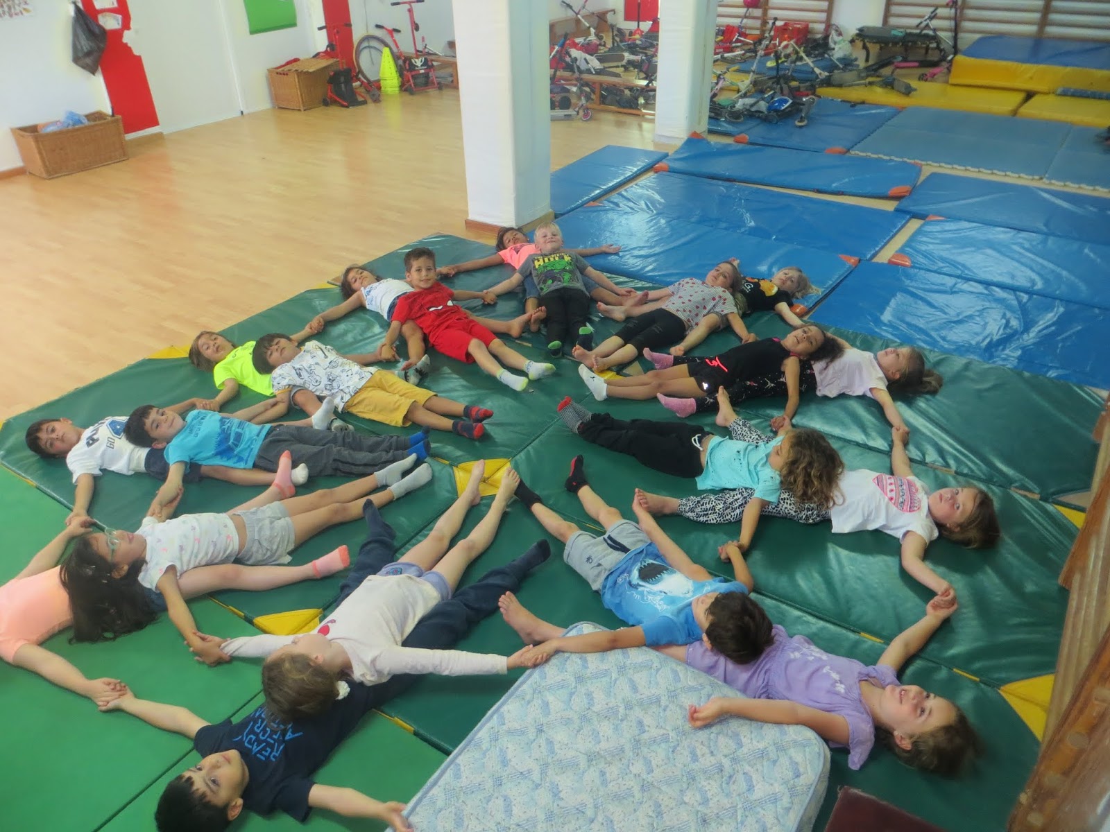 Bloc d´aula 5 anys: ELS CAVALLETS DE MAR: PORTES OBERTES I MATALÁS INFLABLE
