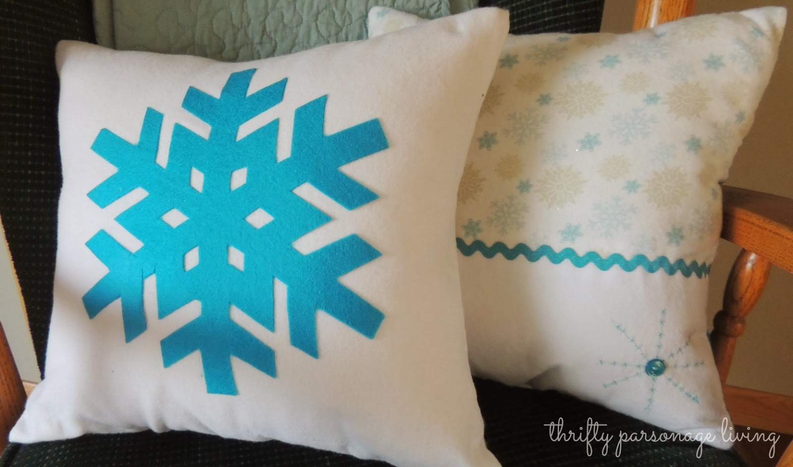 Thrifty Parsonage Living: SNOWFLAKE PILLOWS (tutorial)