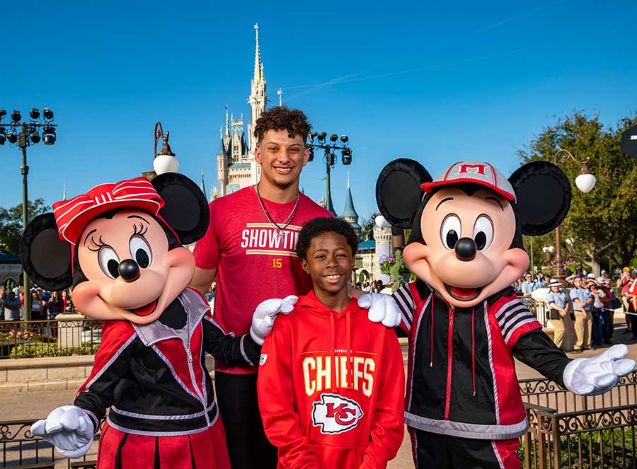 Super Bowl Magic Kingdom - MVP Patrick Mahomes victory parade | Disney ...