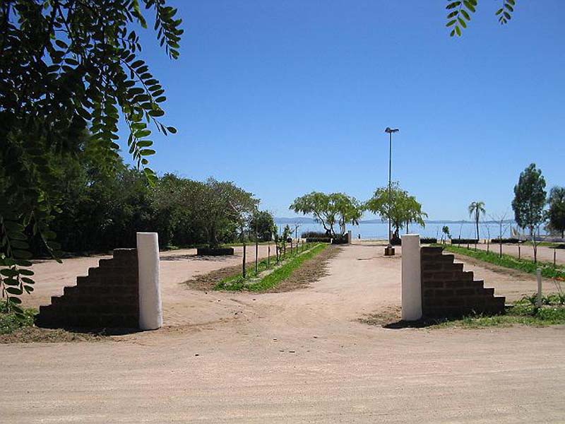 Cidade de Barra do Ribeiro a beira da Lagoa dos Patos - Pesca na Lagoa