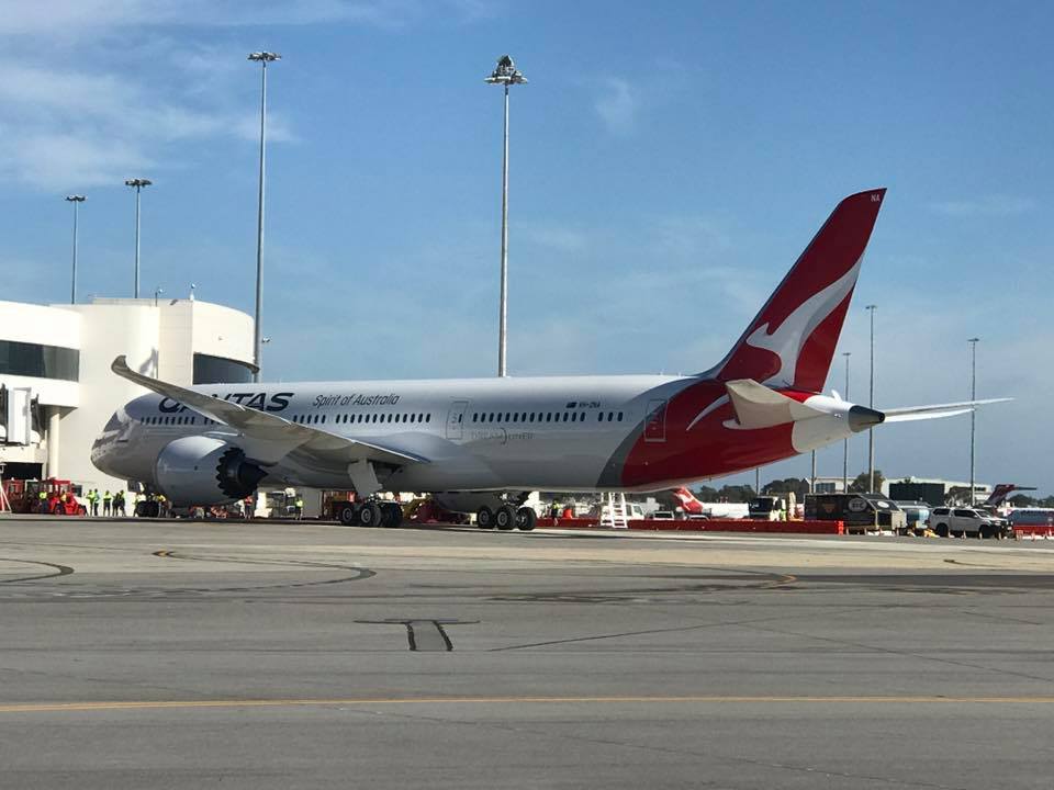 Perth Airport Spotter's Blog: Qantas B787-9 Dreamliner VH-ZNA 'QF775 ...