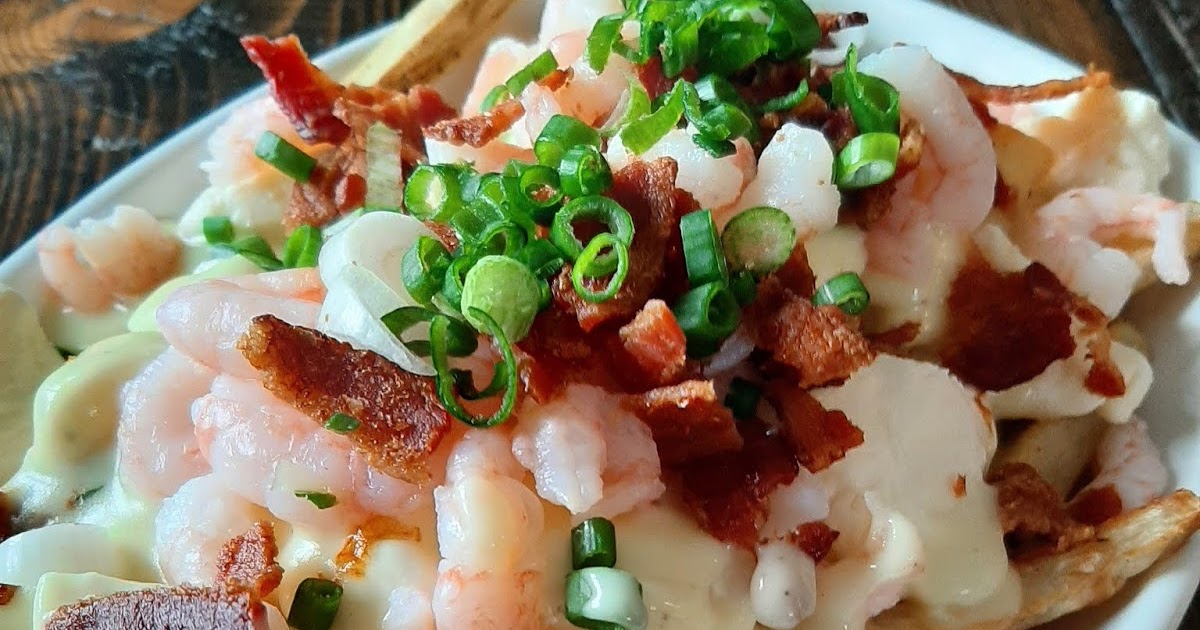 Poutine aux crevettes et au bacon, sauce blanche
