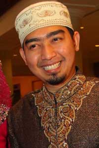 Kumpulan Foto Ustad Solmed Terbaru Lengkap - FiqihMuslim.com