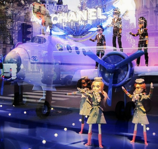 Lenorenevermore: Christmas Window Display