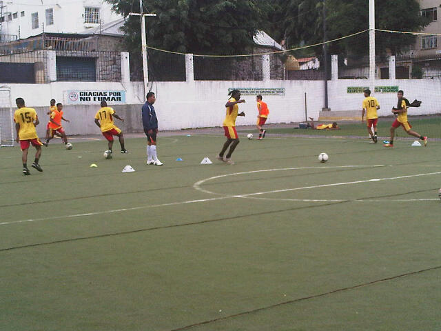 Guatire Fútbol Club: Entrenamiento cancha El Bosque