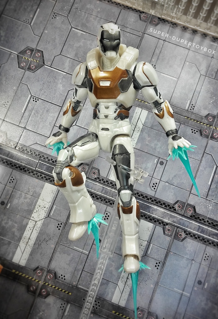 Super-DuperToyBox: Marvel Legends Gamerverse Starboost Iron Man