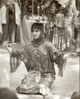 Raqs Al Shamadan o danza con candelabro