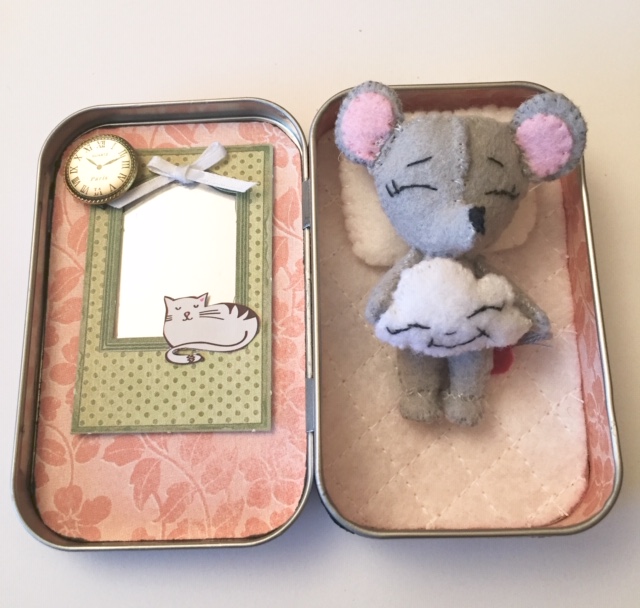 Beyond the Fringe Crafts: Mouse in a House