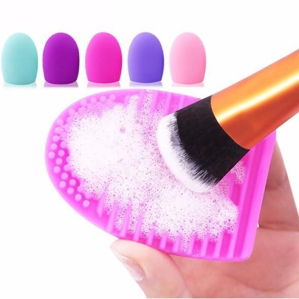 5 Must-Have Skin Foundation Accessories for Women