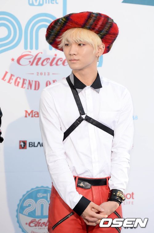 SHINee Brought Some Rainbow Goodness To The MNET's 2013 20's Choice ...
