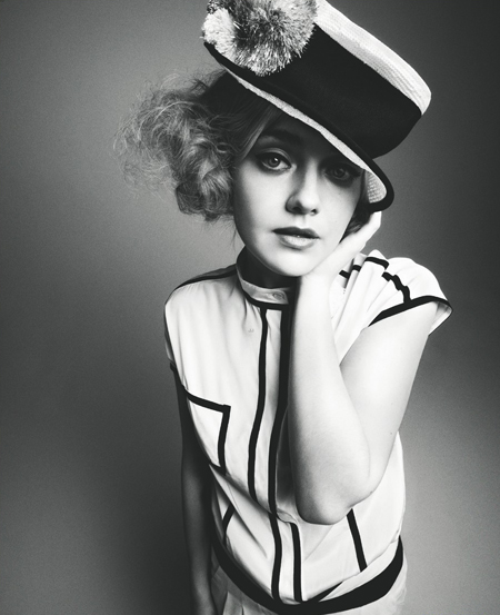 Dakota Fanning em Wonderland - Reverbera, querida!