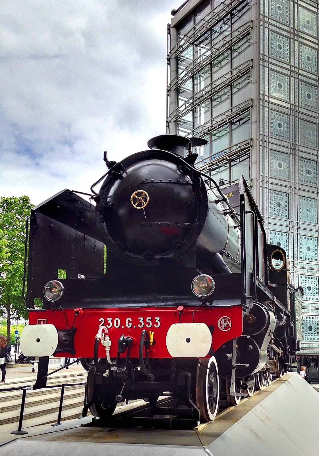 Postcards from Paris: All Aboard!