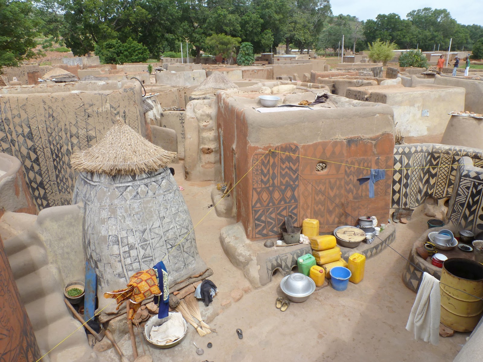 La quadruplette au Burkina: Nazinga et Tiébélé